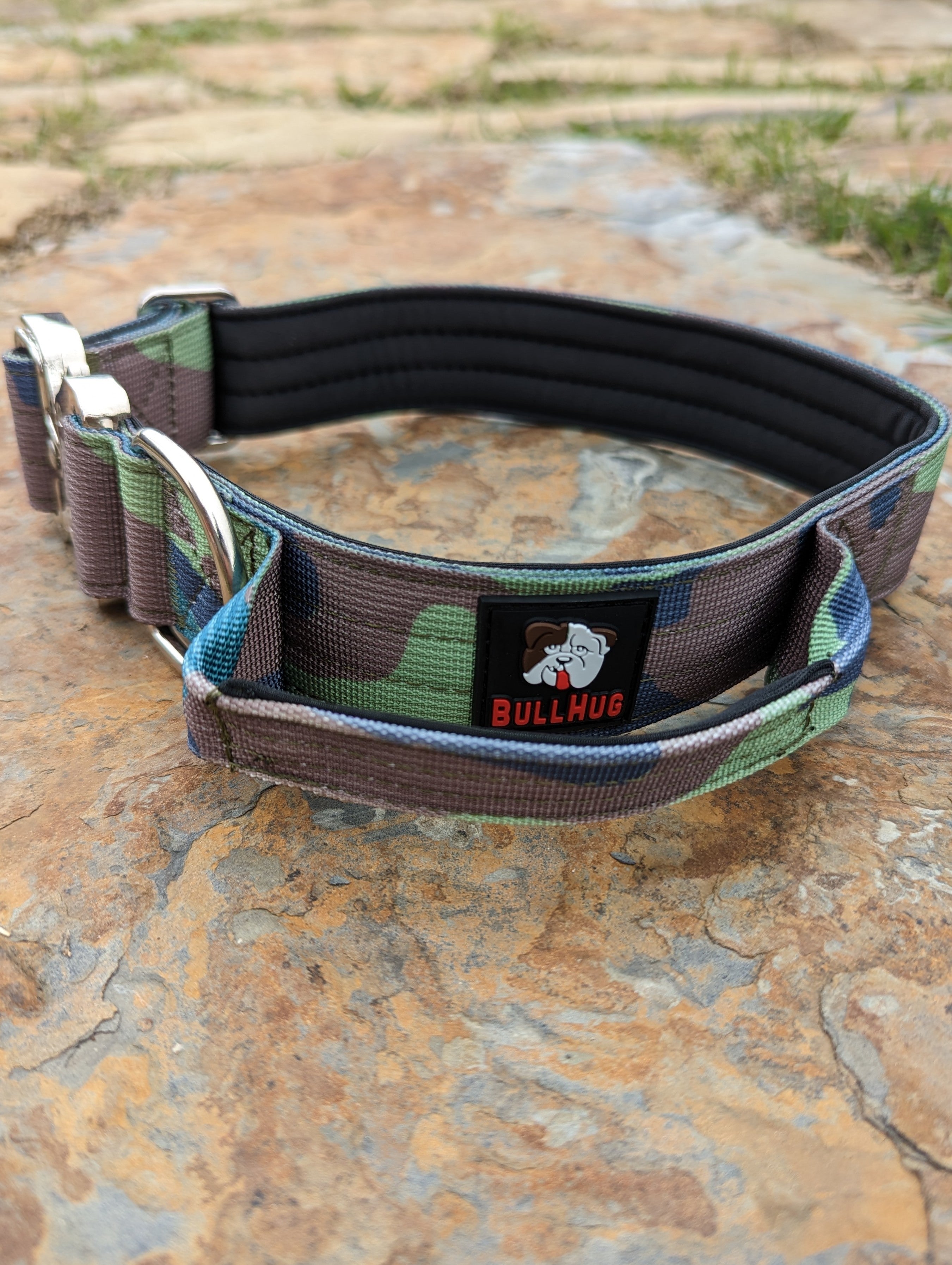 1.5-INCH BULLHUG TACTICAL COLLAR - ARMY CAMOUFLAGE – thebullhug.com